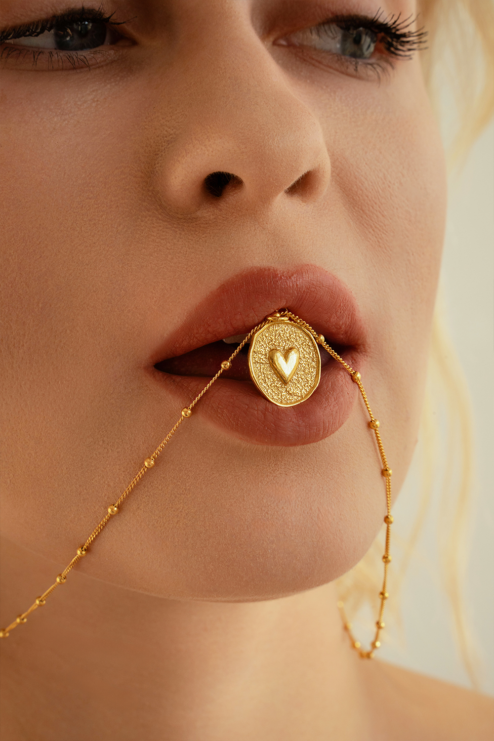 Necklace Dotted Heart Disc Gold